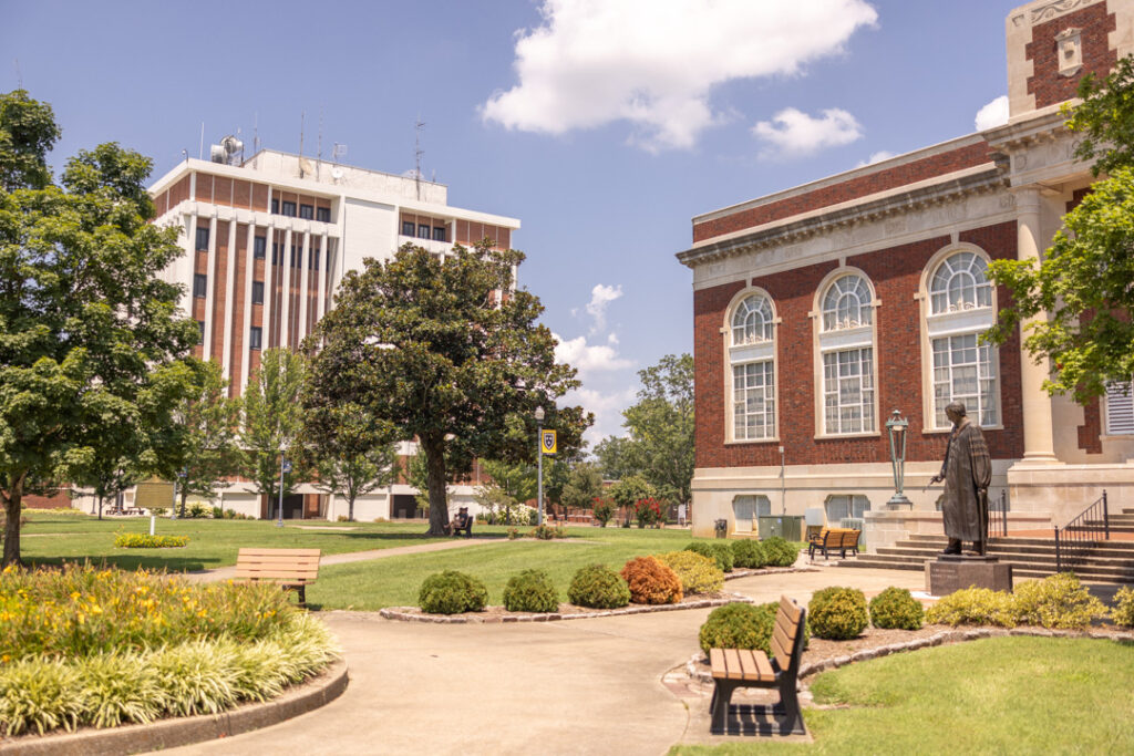 A Weekend in Murray, Kentucky's Charming College Town - Camels & Chocolate